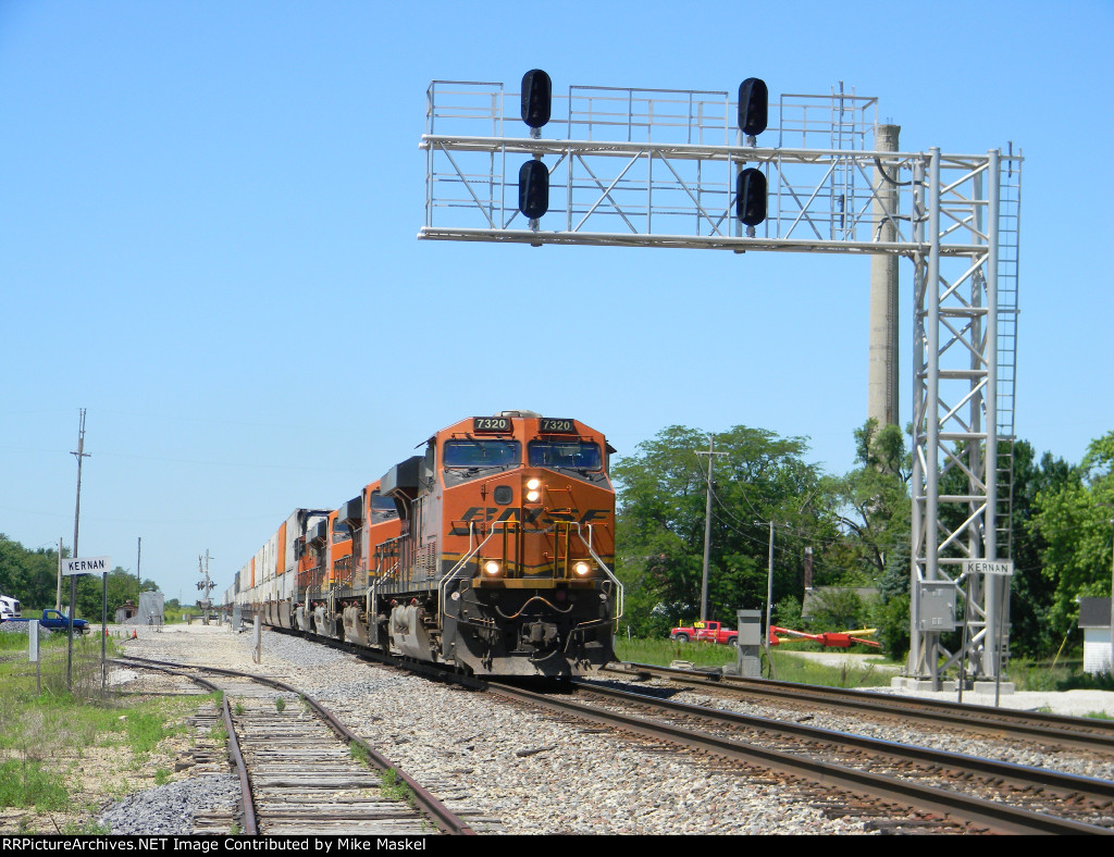BNSF 7320
